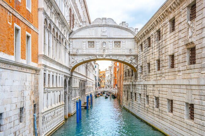 Crafted Gondola Ride under Breathtaking Bridge of Sighs - An In-Depth Look at the Experience
