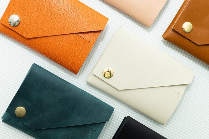 Create a unique leather accessory in downtown Budapest! - Exploring the Experience: What to Expect