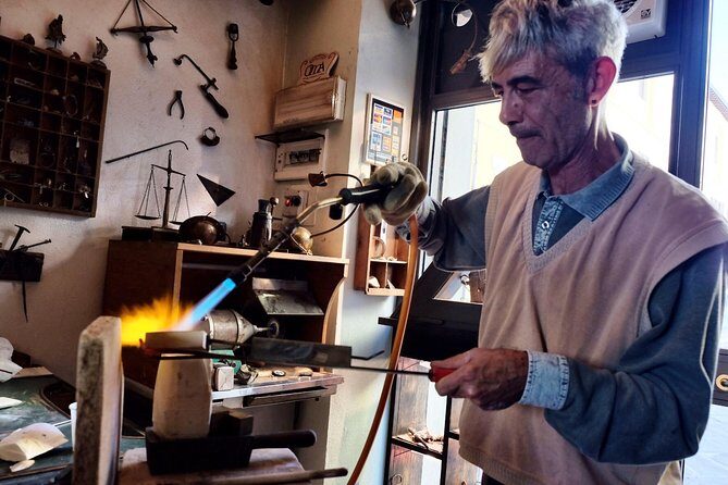 Create your original cuttlefish bone cast jewelry. - Key Points  