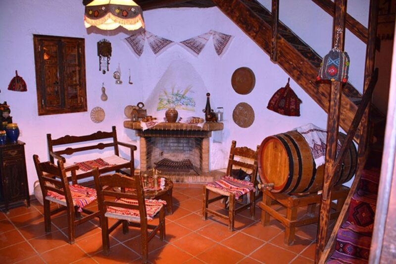 Crete: Traditional Dance Show and Buffet Dinner with Wine - Introduction