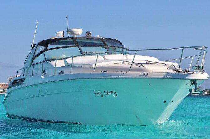 Cruise in Elegance: Luxury Yacht Rental in Cancun - Key Points