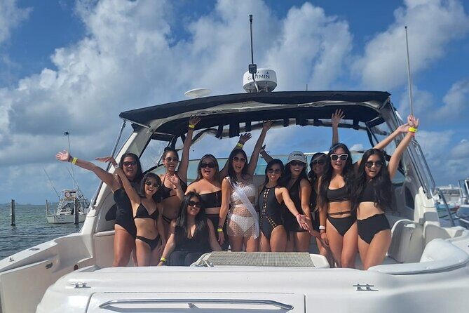 Cruise in Style on our 48 Foot Yacht in Cancun for 15 People - The Snorkeling Experience