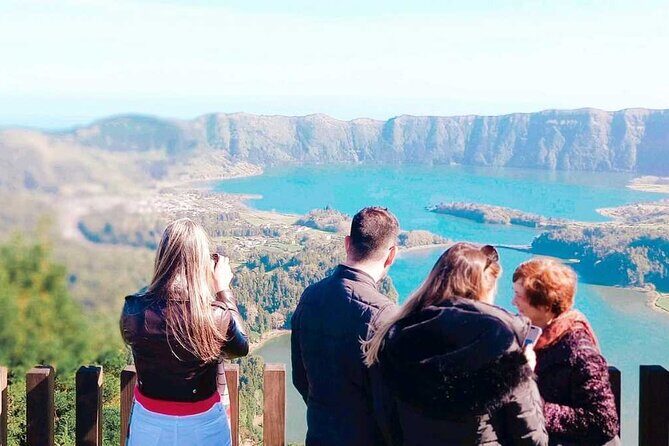 Cruise Travellers: Shore Excursion Sete Cidades & Furnas Volcano - Key Points