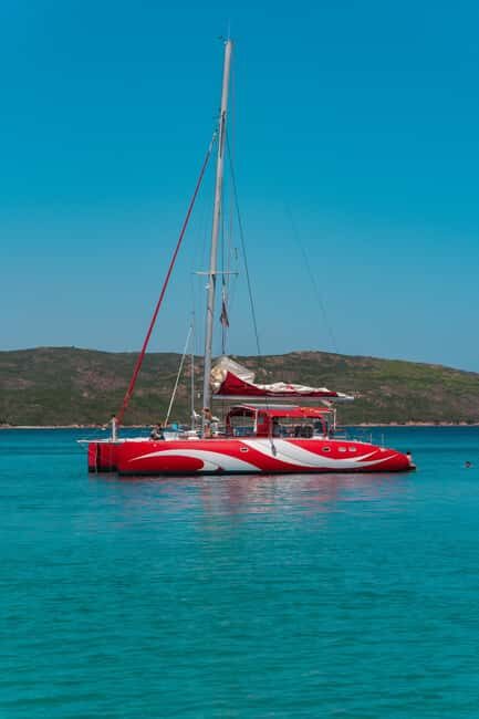 Cruising on a sailing maxi-catamaran - The Experience in Detail: Why This Tour Excels