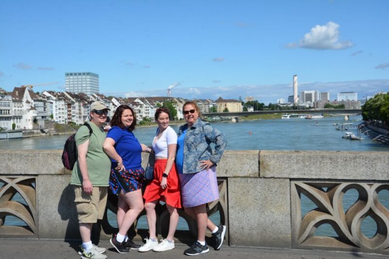 Customizable walking tour with local photographer - FAQ
