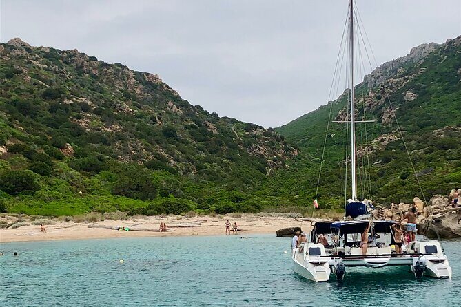 Daily cruise on a sailing catamaran on the La Maddalena archipelago - Introduction to the La Maddalena Catamaran Experience