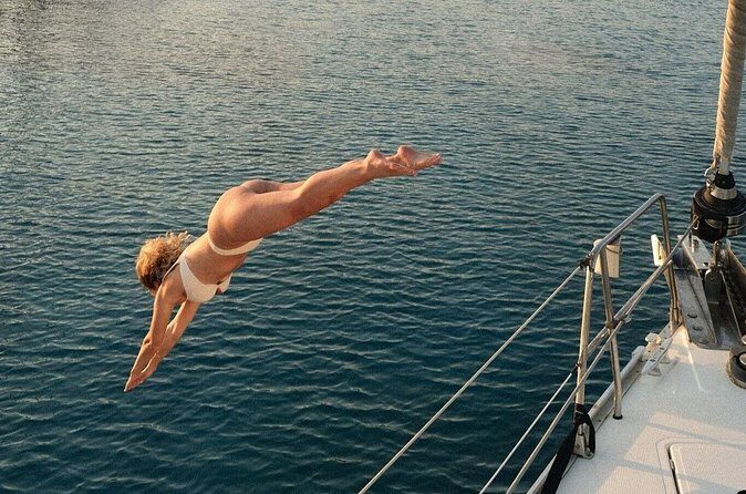 Daily cruises to Dia Island with All -Inclusive Meal and drinks - Returning and Reflecting  