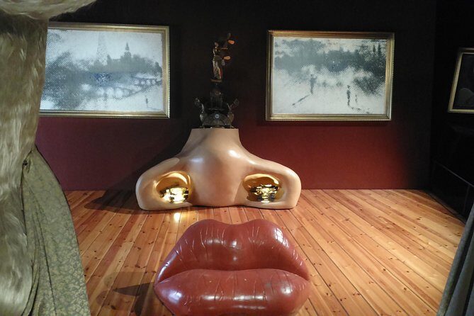 Dalí Museum and Costa Brava Small Group Tour from Girona - Transportation and Group Size  