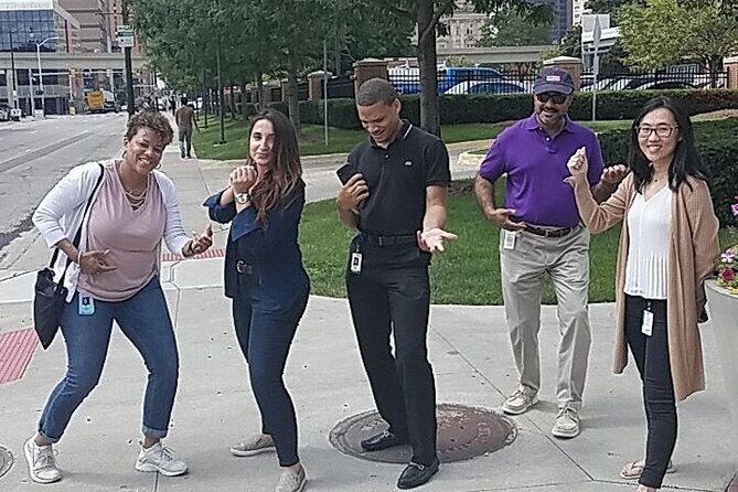 Dallas Scavenger Hunt by Wacky Walks - Dallas Scavenger Hunt by Wacky Walks: A Practical Guide to Exploring Downtown in a Fun Way