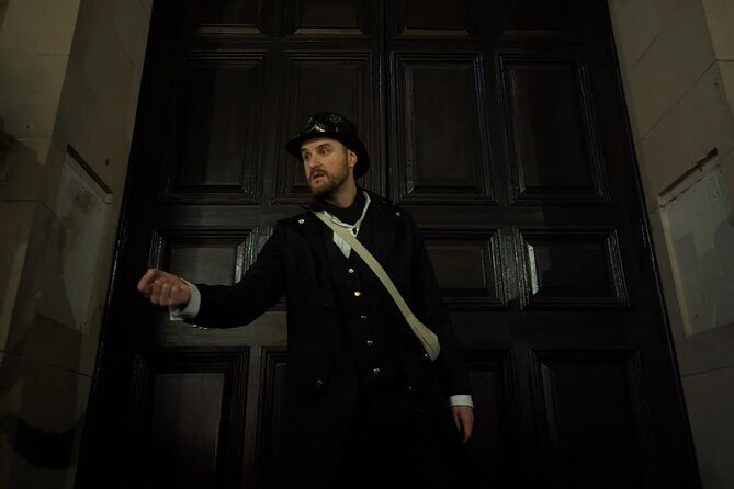 Dark History Walking Tour in Warwick - An Honest Look at the Dark History Walking Tour in Warwick