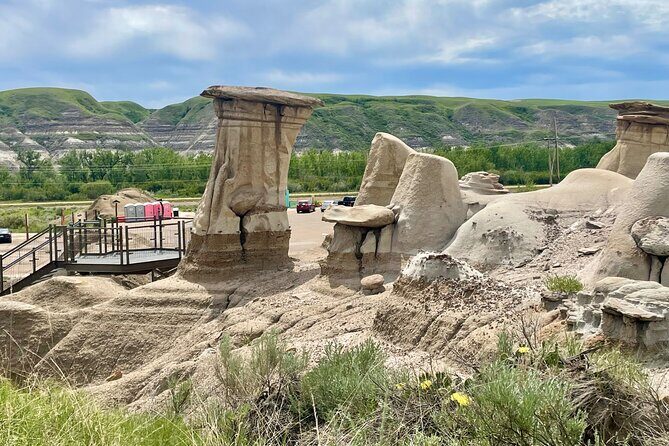 Day of Dinosaurs and Hoodoos From Calgary to the Badlands - FAQ