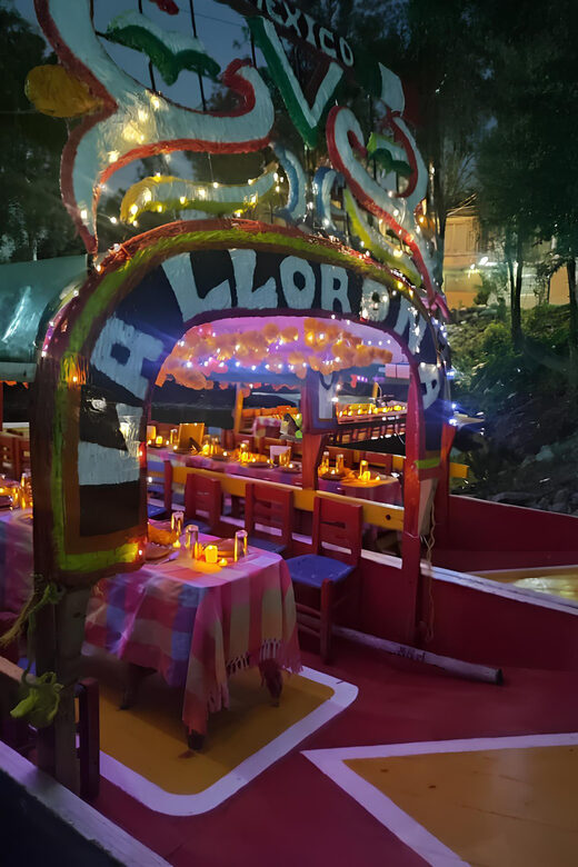 Day of the Dead in Mexico City: Mexican dinner and party in Xochimilco - An In-Depth Look at the Día de Muertos Experience