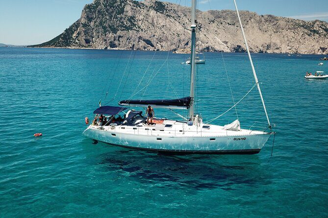 Day trip by sailing boat Capo Codacavallo and Molara - A comprehensive look at the Sardinian sailing adventure