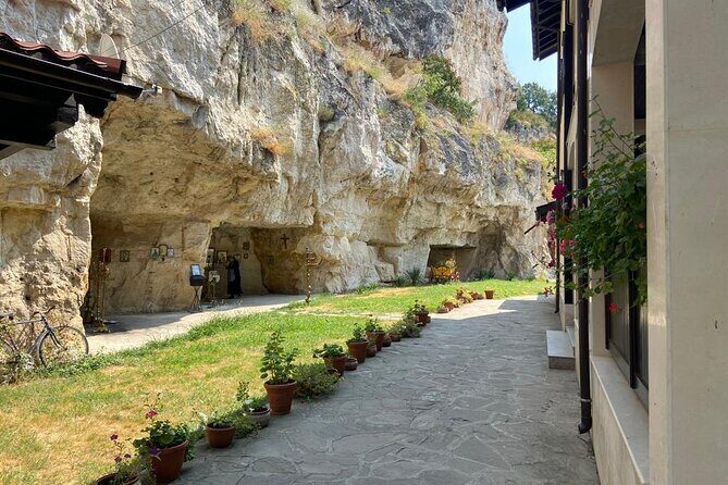 Day Trip to Bulgaria and Veliko Tarnovo from Bucharest - Is This Tour Worth It?