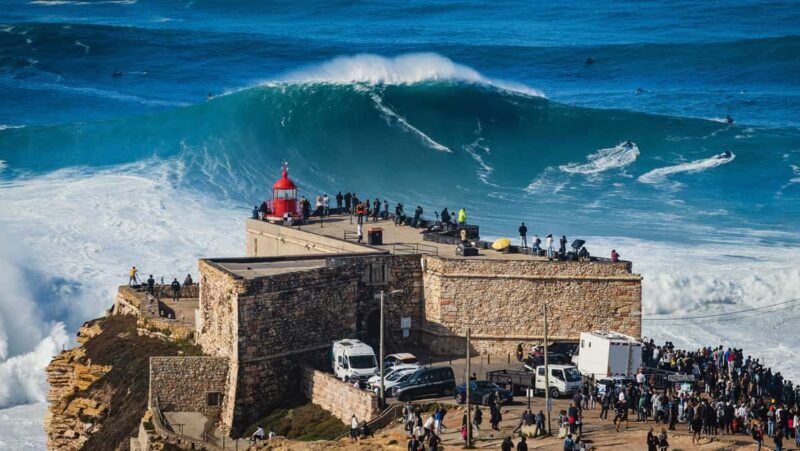 De Lisboa: Óbidos & Nazaré Giant Waves, Ginja & Small Group - Transportation and Group Size