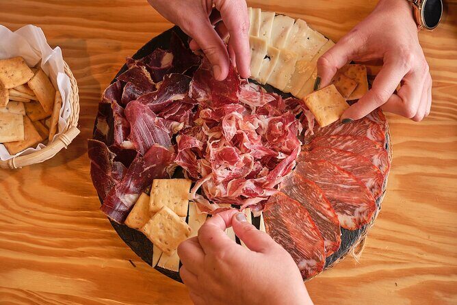 De Tapas in Malasaña: Evening Wine and Tapas Tour - Exploring the Itinerary in Detail