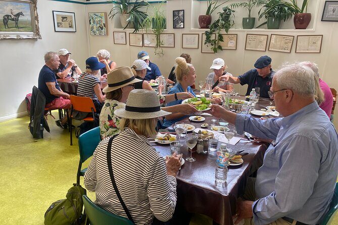 Delicious walking food tour of Dunedin - Guides and Group Atmosphere