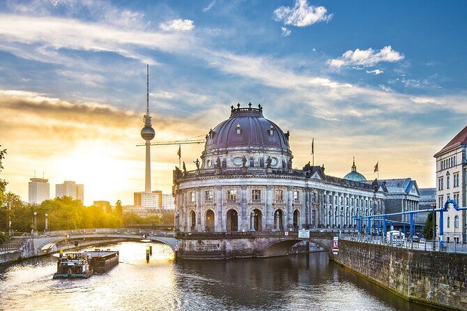 Deluxe Berlin: Hassle-Free Shore Tour from Warnemunde Cruise Port - Key Points