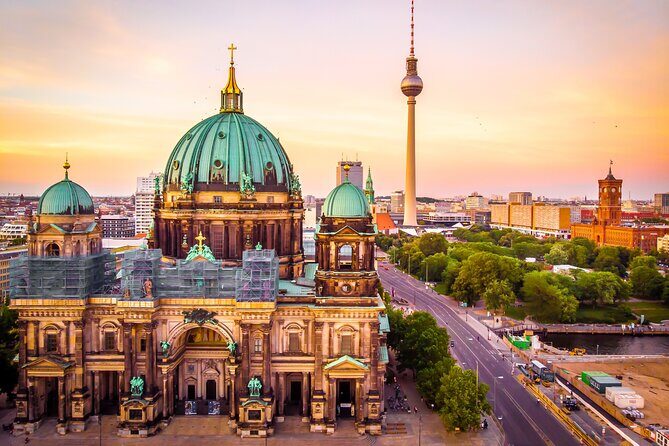 Deluxe Shore Excursion to Berlin from Warnemunde Cruise Port - Key Points