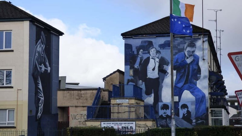 Derry: Bloody Sunday and Bogside Murals Walking Tour - The Guides: Making the Difference