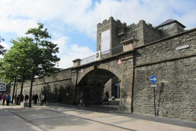 Derry Londonderry Private Luxury Full Day Tour From Belfast - Key Points