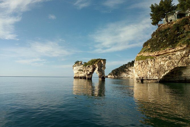 Desirèe experience. Visit of the marine caves of Vieste - Key Points
