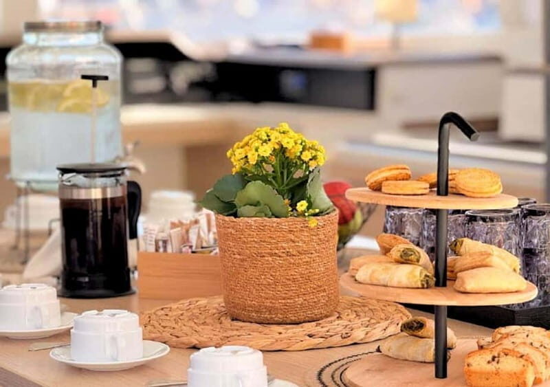 Dia Island Catamaran  Premium Lunch, Open Bar, Small Group - An In-Depth Look at the Experience