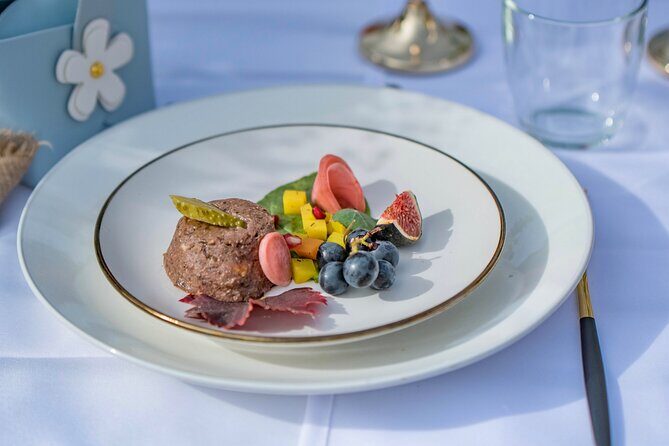 Dinner in the Vineyard French Riviera - Sources