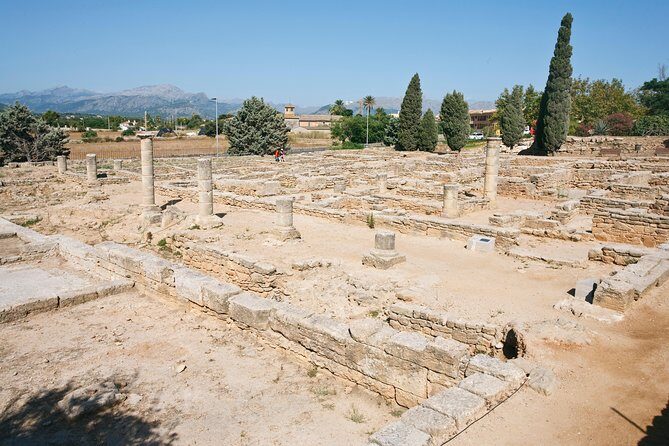 Discover Alcudia old town on a private walking tour - The Itinerary in Detail