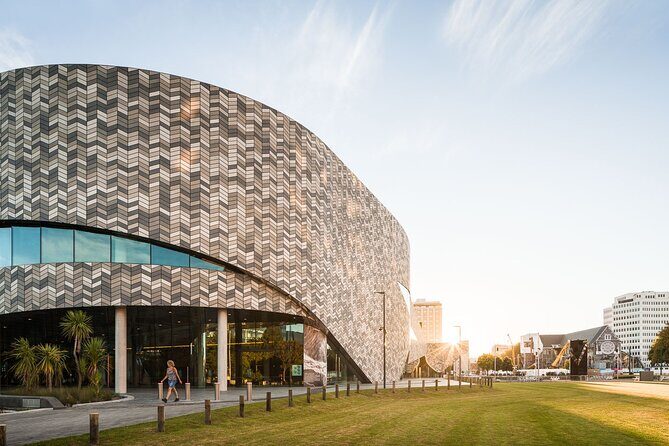 Discover Christchurch Sightseeing Tour - The Guides: The Heart of the Tour