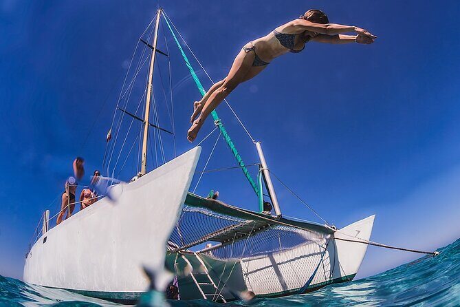 Discover Isla Mujeres: Catamaran, Snorkeling, and "Ice Bar" - An In-Depth Look at the Tour