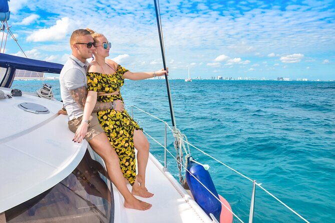 Discover Isla Mujeres in Catamaran. Buffet, Open Bar and Snorkel - A Detailed Look at the Experience