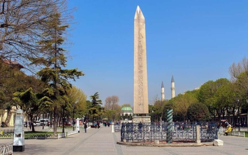 Discover Istanbul Tour: Hagia Sophia to Bosphorus Views - Key Points