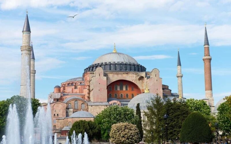 Discover Istanbul Tour: Hagia Sophia to Bosphorus Views - Exploring the Itinerary in Depth