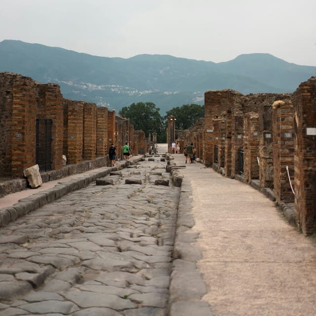 Discover Pompeii: English Walking Tour of the Buried City - Authentic Insights from Reviewers