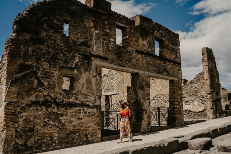 Discover Pompeii: French Walking Tour of the Buried City - Key Points