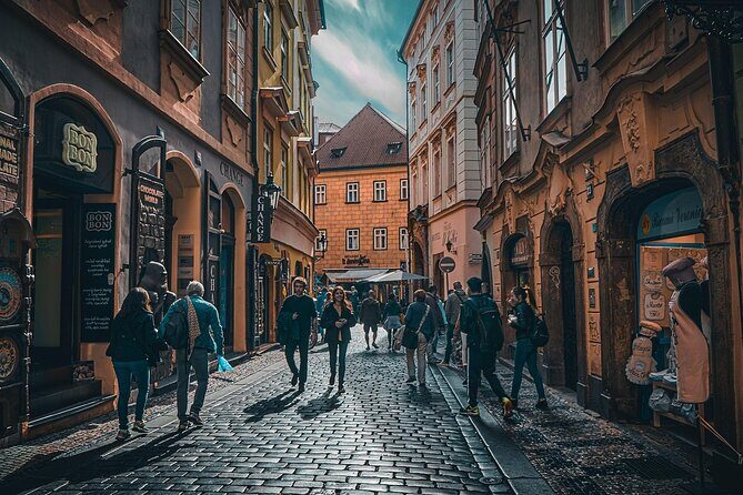 Discover Prague in Comfort: 9-Hour Private Car/Van (17 pax) - Lunch Break: Traditional Czech Cuisine  