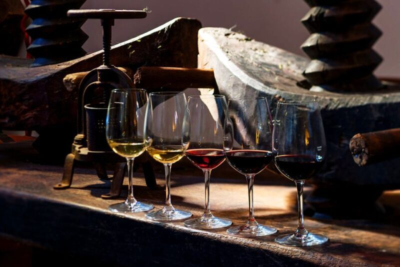 Discover Santorini: Prehistoric Akrotiri & Winery Tour - Who Should Consider This Tour?
