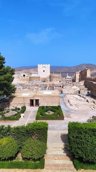 Discover the fascinating Alcazaba: History and unique views - Who Should Consider This Tour?