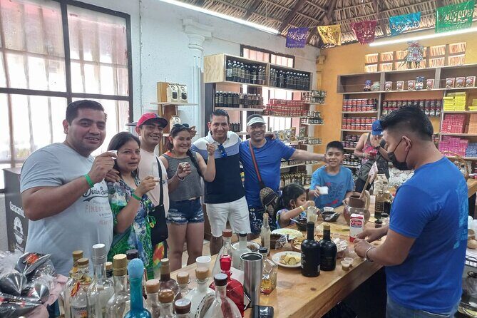 Discover the magic of Huatulco and its surroundings areas - Exploring the Mercado de Artesanías: Colorful crafts and local shopping