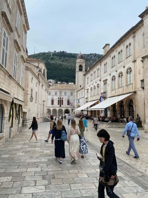 Discover the Old Town of Dubrovnik - Inside the Franciscan Monastery and the Church of St. Savior