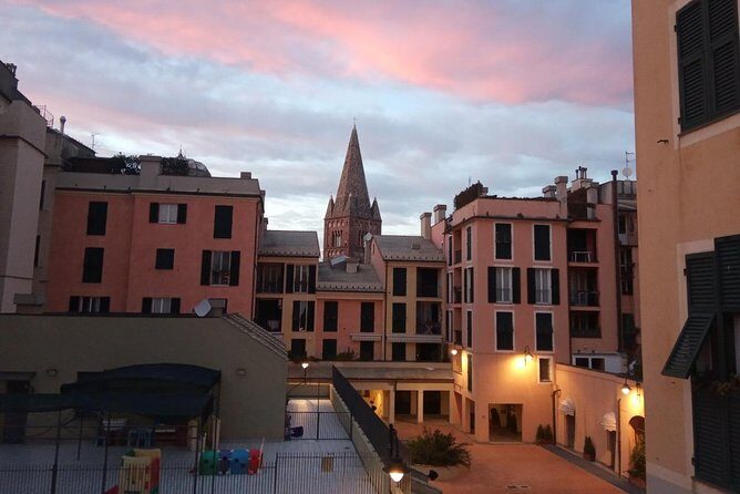 Discover the secrets of Genoa with a storyteller! - Key Points