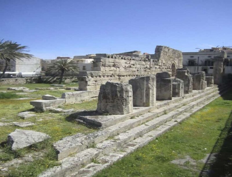 Discover the wonders of Ortigia: a Tuk-Tuk tour through history and the sea. - Key Points  