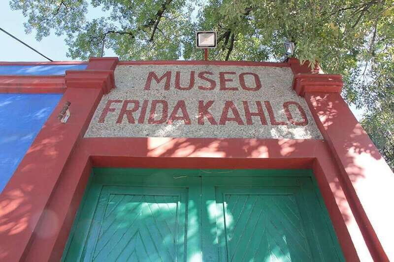 Discover Xochimilco and Coyoacán: Tradition, Music, Culture - An Authentic Journey Through Mexico City’s Waterways and Streets