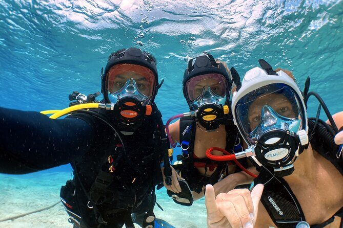 Diving For People Without Experience - The Guide: Lalo and the Team