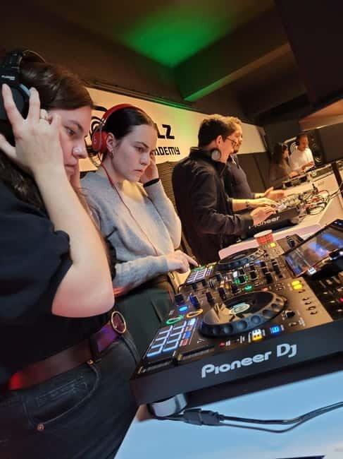 DJ for a Day: Learn to Mix Like a Pro in Berlin. - Key Points