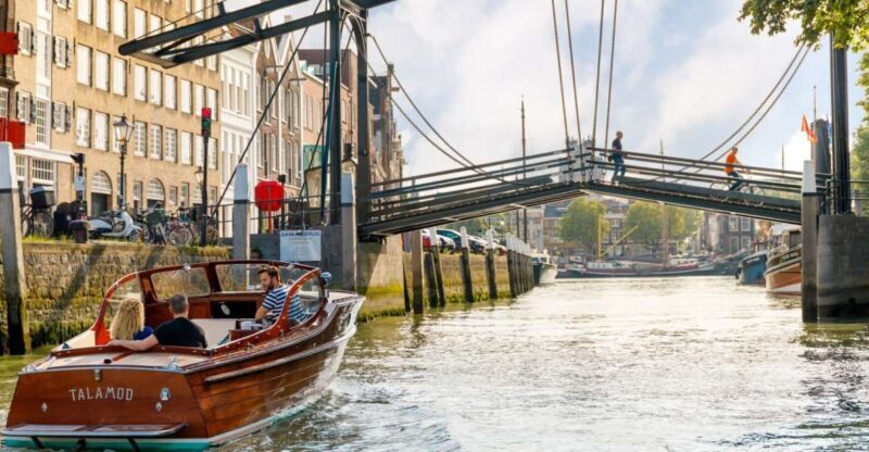 Dordrecht: City Walking Tour with Boat Ride - Who Should Book This Tour?