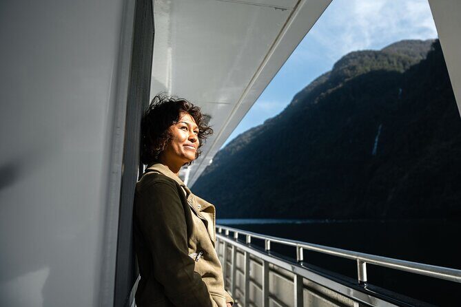 Doubtful Sound Wilderness Day Cruise from Manapouri - The Experience on Board: Comfort, Commentary, and Cuisine