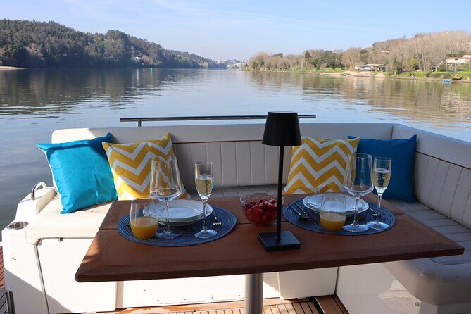 Douro Tour on a Private Yacht in Porto - Analyzing the Price and Value