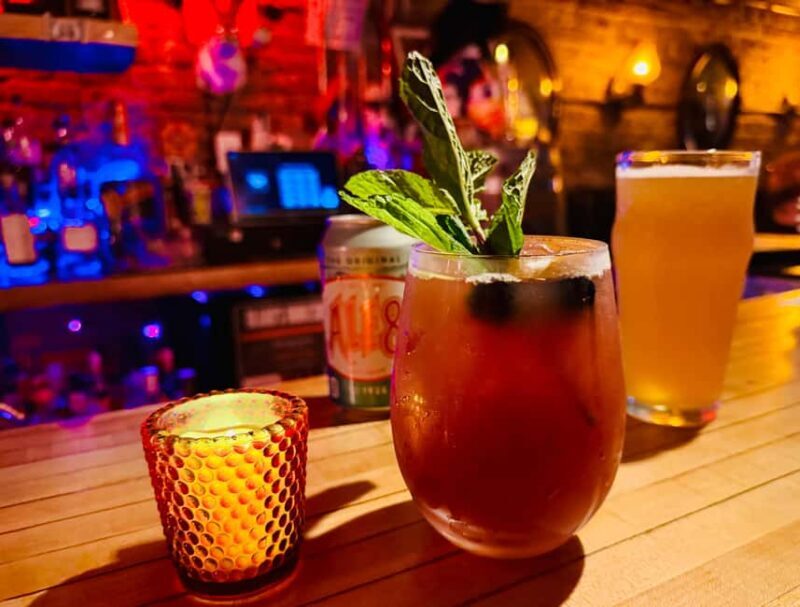 Downtown Louisville: Misfits and Mayhem Walk with Cocktail - Key Points